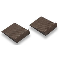家具のすべり止め・横転防止の補助具です。 カラー：ブラウン 材質：非移行性エラストマー サイズ：約50X60mm 入り数：2[ナノブロック・美容雑貨・生活雑貨・防災グッズ・便利グッズを販売：雑貨の店Spec]