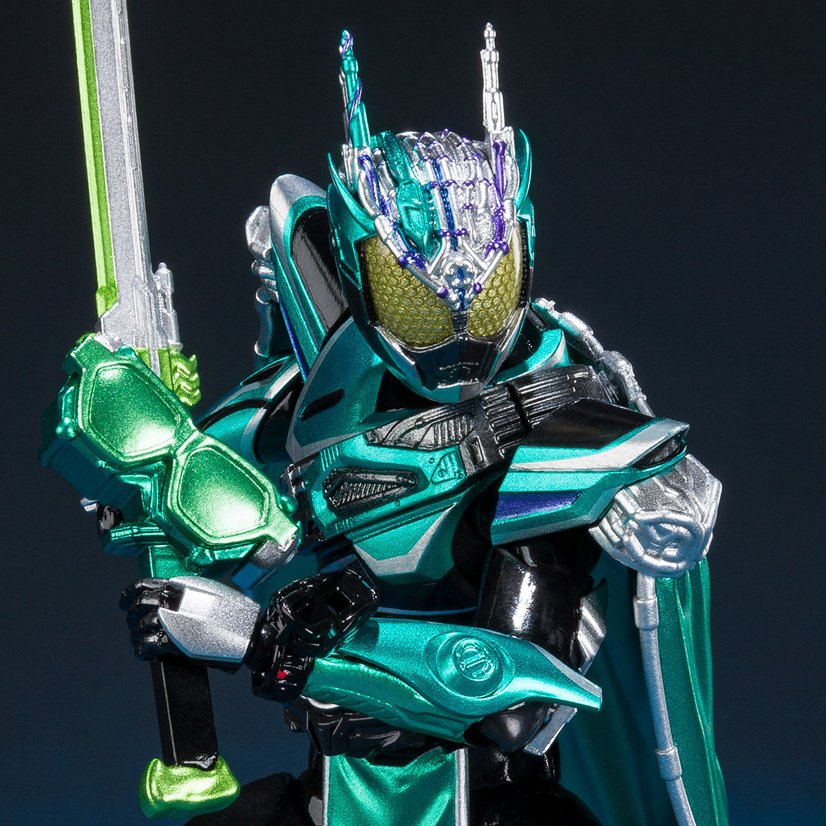 わたくし仮面ライダーになりますっ！！ まさかの発表から、まさかの商品化！ ブレンのアイデンティティともいえる眼鏡型の武器までもが付属！！ 商品内容 ・本体 ・交換用手首左右各4種 ・ブレンメガネブレード【旧名称：武器】 ※実際の商品とは多少...