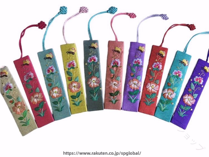 【原産国／製造国: 中国】 .しおり ブックマーカー かわいい 刺繍 花 鳥 蝶 紐 中国結び 装飾 布 チャイナ風 小物 工芸品 学生 先生 卒業 お祝い ギフト 女の子 文房具 おうち時間 読書 ピンク 紫 黄色 花柄 鳥類 蝶々 紐飾...
