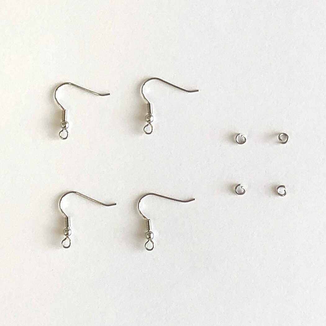 安心素材、医学用サージカルステンレス　錆びない、荒れない、褪せない サージカルステンレスは医療用の器材などに使われてます。 ゴールドやシルバーと違い、サビにくく、腐食・酸化・高熱に強い素材です。 高い硬度を誇り、金属本来の美しい輝きを長時間...