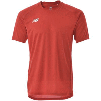 ワンポイントロゴプリントのシンプルなシャツ New Balance Footballの定番商品 トレーニングシーンで活躍 ■メーカー希望小売価格：3,400円＋税 ■カラー：RED/レッド ■素材：ポリエステル100% ■参考サイズ(着丈×...