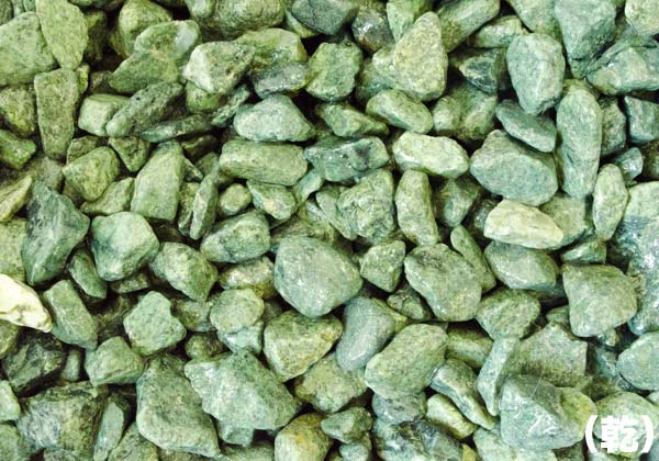 和風砂利 青玉砂利 （18kg）5袋セット 使用目安は1平米に付き約3cm厚で3〜4袋必要です。 【ご確認ください】 ・北海道・沖縄および離島は別途お見積り ・基本的に5袋からのご注文となります。1〜4袋のご注文やセット数量割れ（6-9袋）...