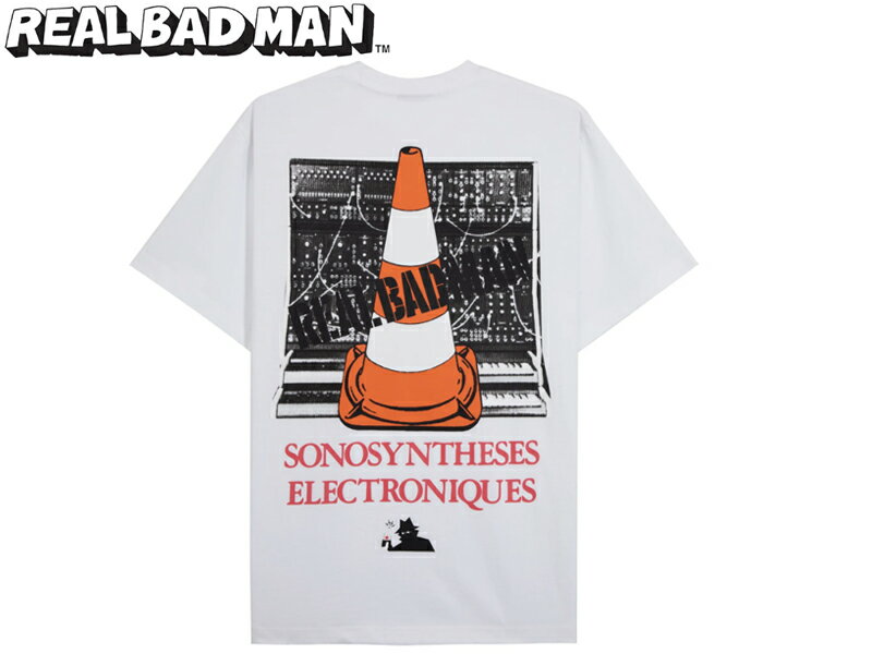 REAL BAD MANらしい音楽ネタを取り入れたロゴをフロント、バックに。 L：着丈72.5cm / 身幅53cm / 袖丈20cm XL：着丈76.5cm / 身幅57.5cm / 袖丈22cm