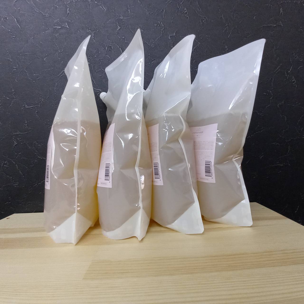 商品名ケアネス シャンプー(FF)フルーティーフローラル 1000ml (レフィル)仕様■内容量：1000ml■香り：フルーティフローラル■保存方法：極端に低温または高温多湿の場所や直射日光を避けて保存有用成分■リンゴ幹細胞エキス4か月腐ら...