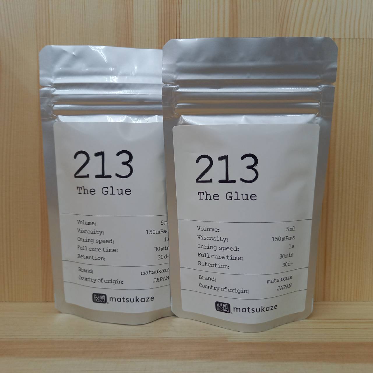 商品名【松風】The Glue 213 5ml仕様■硬化速度 ：1秒前後■完全硬化時間：約30分■粘度：150mPa・s■内容量 : 5ml■オイルクレンジング：使用可能※ご案内している施術可能人数は、1回の施術でグルーを1滴使用すると仮定...