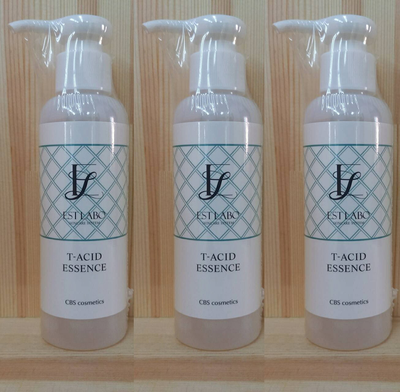 商品名エステラボ 薬用エッセンスホワイト 1.5.0ml【業務用】仕様■内容：1.5.0ml■1.回の使用量：1.ml医薬部外品トラネキサム酸配合のジェル状美容液【使用方法】化粧水で肌を整えた後、1.プッシュ（1.ml）を手に取り、顔・首筋...