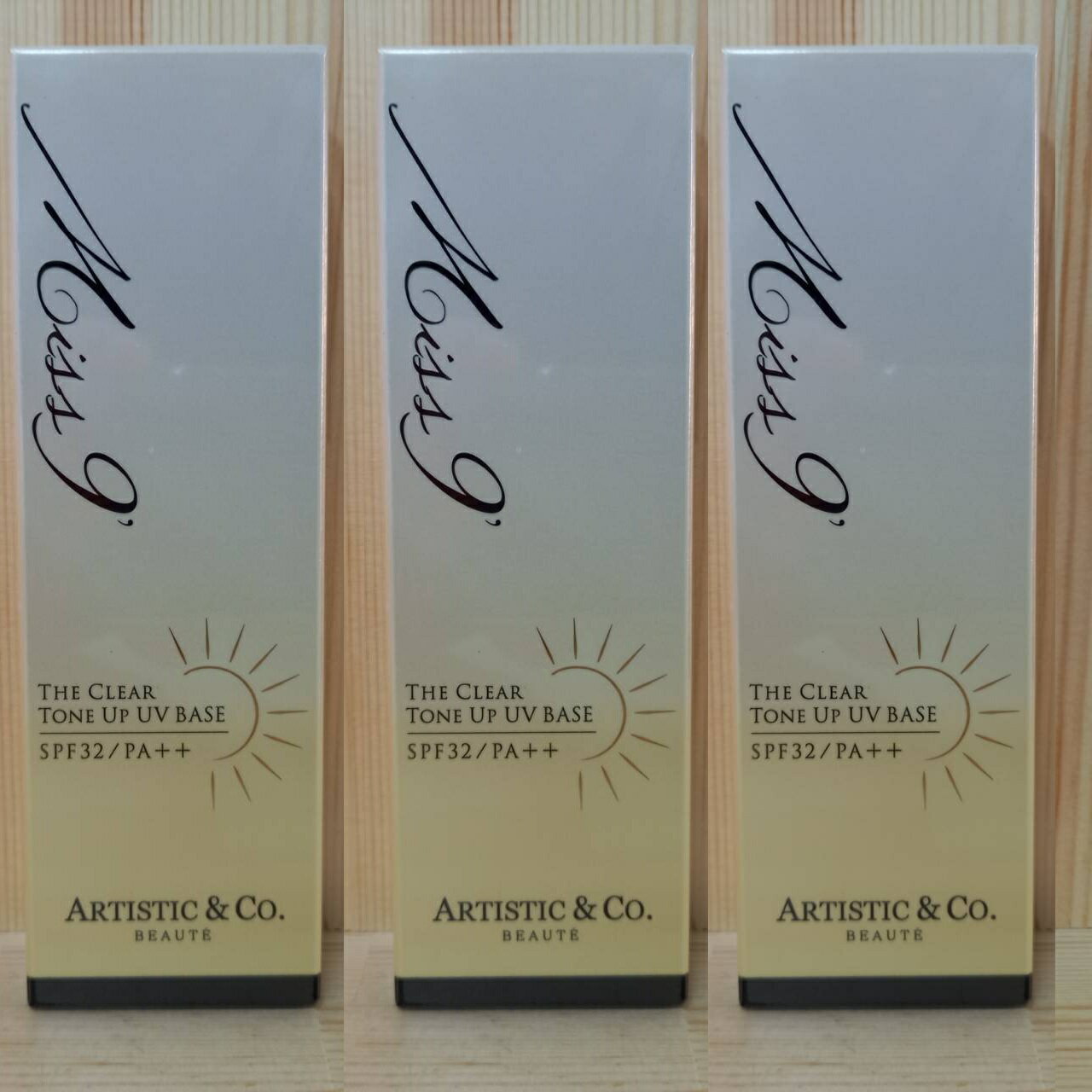 日中のスキンケアをするという発想から生まれた“ノンケミカル処方” さらに、紫外線・外的ストレスから肌を優しくガードしていきます。 使用方法 1 スキンケアで肌を整えた後、スキンケアの仕上げとして塗って下さい。 2 適量を手に取り、顔や首にム...