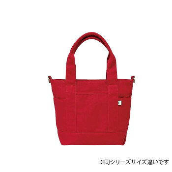 手持ちと肩掛けの2WAYトートバッグ。A4サイズのファイルや雑誌がスッポリ入ります。長財布、500mlペットボトル、折り畳み傘等を入れてもまだまだ余裕で収納可能。※稀に芯の部分に折り目がついている場合がありますが、使用していくうちに馴染んで...
