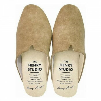 すっきりとしたフォルムが足元をきれいに見せてくれるスリッパ。マットな色合いとしっとりとした質感があることで高級感ある仕上がりに。履くだけでお部屋に彩り、履くと足元をきれいに見せてくれます。ヴィンテージ感あるユニセックスな大人スリッパ。置いて...