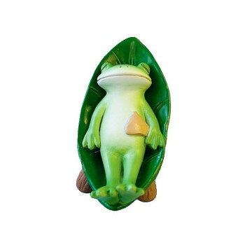 手のひらサイズのキュートなカエルのマスコット。お部屋の片隅や、ガーデンマスコットとして多肉植物の寄せ植えなどにも置いたり、お気に入りスペースに飾ってみてください。職人さんによる手作業で作られています。手作りならではの個性があり、なんとも言え...