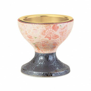 お仏壇のないリビングにもちょうどよいサイズの仏器です。シンプルな仏具にも合わせやすい形状、風合いです。サイズ53×53×50mm個装サイズ：7.8×7.5×7.5cm重量65g個装重量：65g素材・材質本体:陶磁器、仏器金具:ステンレス仕様...