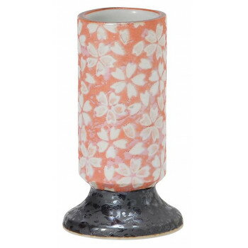 お仏壇のないリビングにもちょうどよいサイズの線香差しです。シンプルな仏具にも合わせやすい形状、風合いです。サイズ34×34×60mm個装サイズ：9.5×5.5×4cm重量27g個装重量：30g素材・材質陶磁器仕様カラー:桜小紋ピンク生産国日...