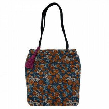 上品で高級感のある独特の生地が、コーディネートを華やかにしてくれます。サイズ36×34cm個装サイズ：36×34×2cm重量個装重量：240g素材・材質本体:ポリエステル60%/綿40%　裏地:綿100%生産国インド(B)おまけつき（商品と...