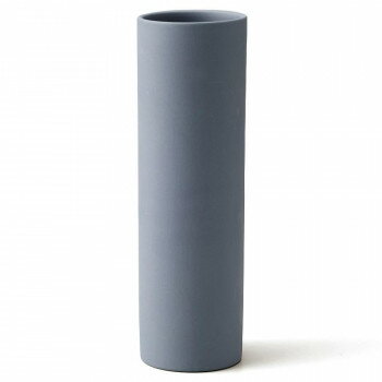 小ぶりなサイズのフラワーベースは、お花初心者にもおすすめ。お気に入りの草花を一、二輪挿すだけで、雰囲気良く飾ることができます。素材は、マットな質感の陶器。水アカなどが目立たないのも嬉しいポイントです。ニュアンスのあるカラーと愛らしいフォルム...