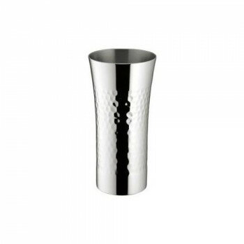 冷たい飲み物に最適です。オールステンレスで冷たさを触感から楽しめます。本品は1点1点が世界レベルの職人の技・経験を駆使して内面に絶妙なヘアライン加工をほどこしました。これにより、まるでプロが注いだようにクリーミーに泡立ちます。泡がビールを覆...