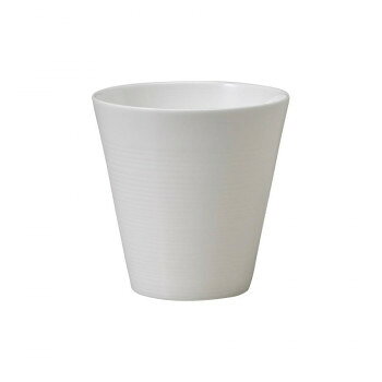 シャープな形状、繊細な口当たりが心地よいカップです。お茶などのフリーカップとして、また、お料理を盛り付けて小鉢としてもお使いいただけます。お料理のジャンルを問わずお使いいただけます。この器に盛り付けるだけで、ご自宅でレストランやホテルのよう...