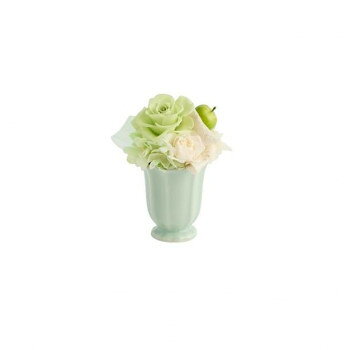 お花に合わせたカラーの器と青リンゴで爽やかさを加えたかわいらしいアレンジメントです。サイズ品寸:W10×H16×D10cm、内箱:W12×H16×D12cm個装サイズ：10.0×10.0×16.0cm重量170g個装重量：170g仕様クリア...