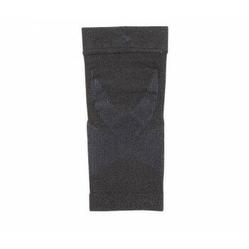 ハイゲージの編立により、縦横の伸縮し優れた通気性に富み、違和感の無い着圧が可能です。独自の着圧テーピングラインで関節を保護し、足首全体をしっかりと固定します。サイドから足首をサポートする今日着圧ラインが側面から足の運びを安定させ、踏み出しに...