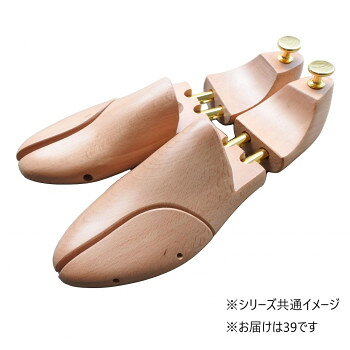 高級靴にマッチする木型で開発された廉価版のシューツリーです。一の甲から二の甲への立ち上がりが鋭い立体的な木型になっております。旧タイプのフォルムをベースに、踵部分が一回り大きくなりました。※サイズはあくまでも目安であり、靴によって異なるケー...