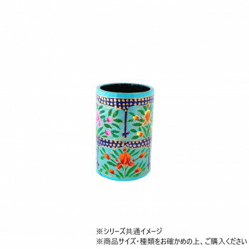 デスクを華やかにしてくれるペン立ては360度どこからみても見ごたえバツグンです。インテリアとしても重宝しそう。※職人さんの手作りのため形や絵柄、色合いにばらつきがございます。サイズΦ6.5×H10cm個装サイズ：6×6×10cm重量個装重量...