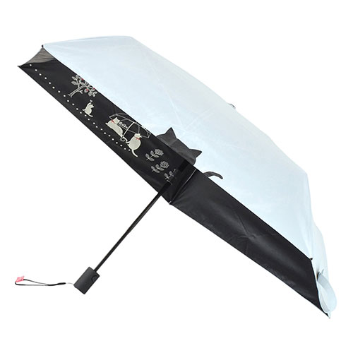 裏ブラックコーティング/遮光&遮熱に優れた晴雨兼用折りたたみ傘黒コーティング晴雨兼用傘で一番人気の「傘と猫」が、手元ハンドルのボタンひとつで開閉できる自動開閉ミニ傘で登場です!!表面の黒猫シルエットのプリントはそのままに、裏面の傘の下でくつ...