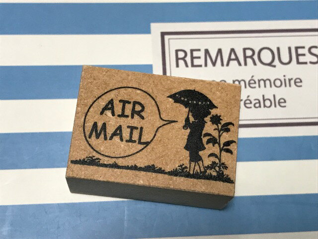 本体のサイズ 2cm×3.5cm 持ち手の長さ 2.4cm どうぞ封書の仕上げに絵柄付きAIR MAILスタンプ。
