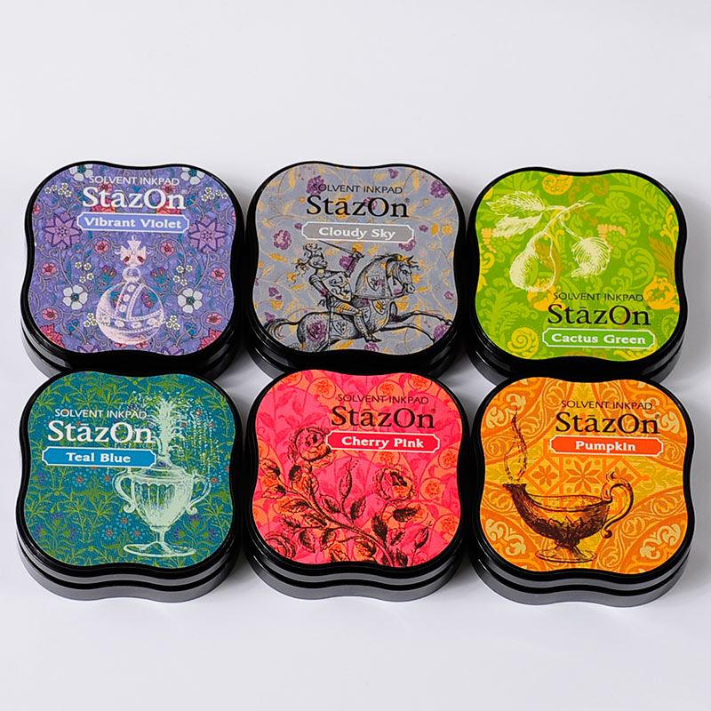 金属、プラスチック、皮革などに！！ 素材を選ばない画期的なオールマイティインクパットです。 6色セットです。（バイブラントバイオレット・クラウディースカイ・カクタスグリーン・ティールブルー・チェリーピンク・パンプキン） インクパットサイズ：...