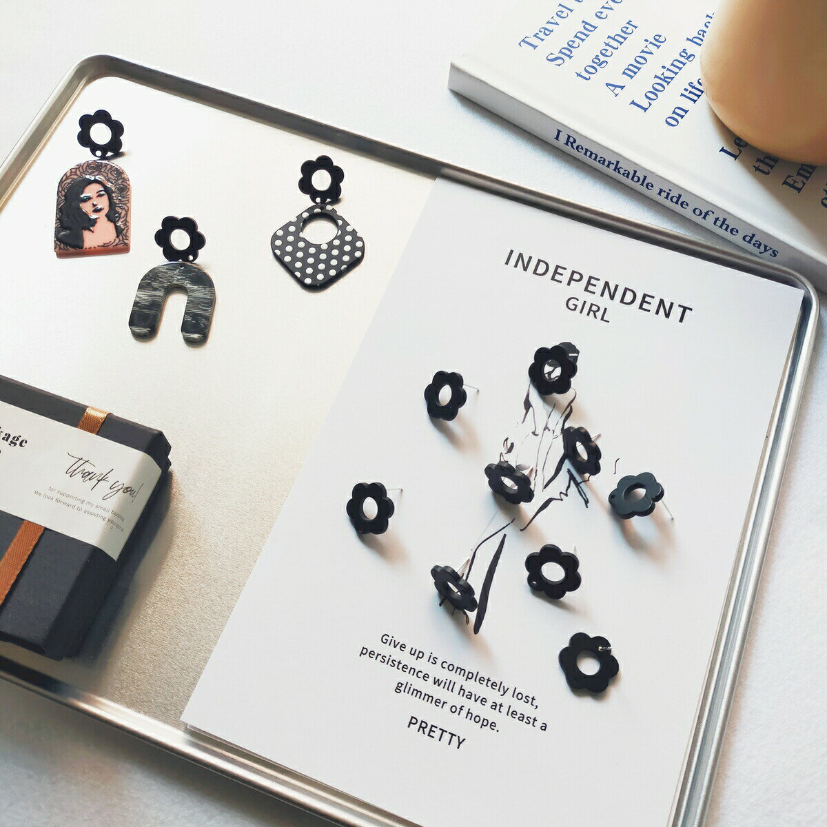 商品情報INFO*弊社取り扱い品はインポート品になりますので、印刷のズレ・バリ・摩擦による小傷が生じてしまいます完璧をお求めのお客様、神経質なお客様のご購入はご遠慮くださいますようお願い申上げます*宅急便等での発送時、荷物受取を行っていただ...