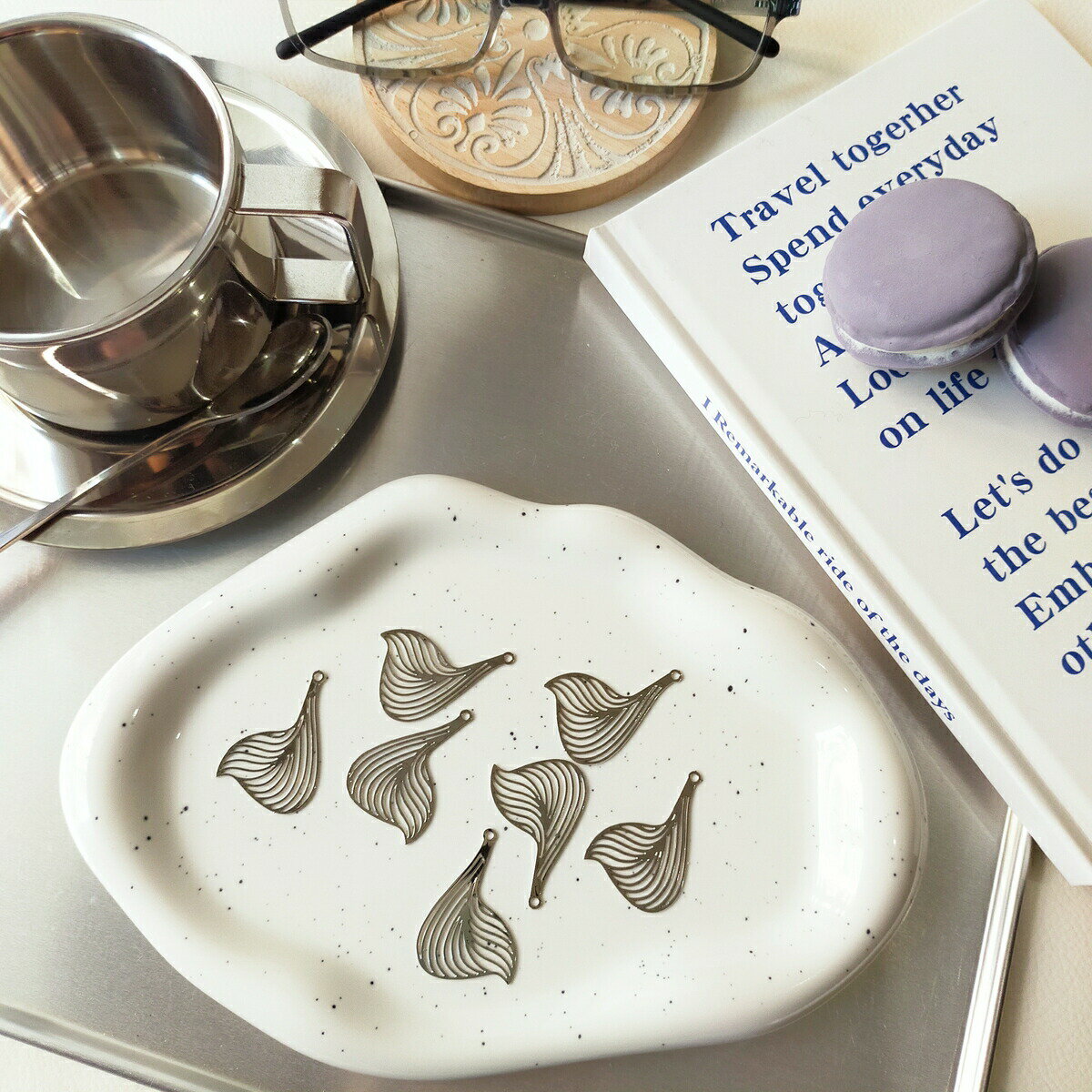 商品情報INFO*弊社取り扱い品はインポート品になりますので、印刷のズレ・バリ・摩擦による小傷が生じてしまいます完璧をお求めのお客様、神経質なお客様のご購入はご遠慮くださいますようお願い申上げます*ご入金確認できました順に順次発送をおこなわ...