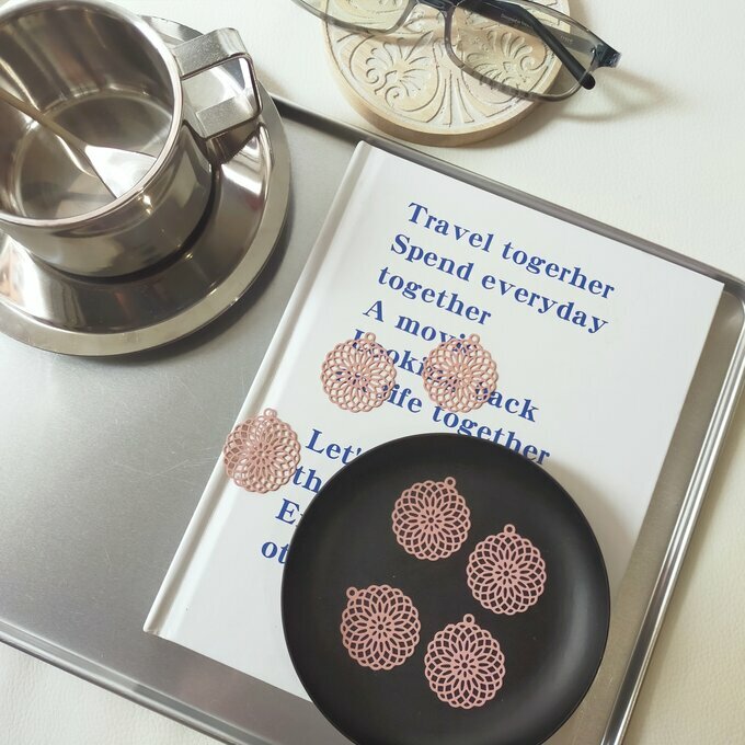 商品情報INFO*弊社取り扱い品はインポート品になりますので、印刷のズレ・バリ・摩擦による小傷が生じてしまいます完璧をお求めのお客様、神経質なお客様のご購入はご遠慮くださいますようお願い申上げます*宅急便等での発送時、荷物受取を行っていただ...