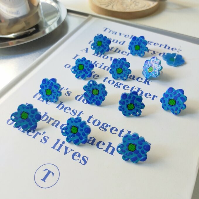 商品情報INFO*弊社取り扱い品はインポート品になりますので、印刷のズレ・バリ・摩擦による小傷が生じてしまいます完璧をお求めのお客様、神経質なお客様のご購入はご遠慮くださいますようお願い申上げます*宅急便等での発送時、荷物受取を行っていただ...