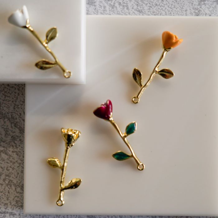 商品情報SIZE38mm*10mm4個// メタルパーツ メタル チャーム 　　花 フラワー フラワーパーツ カン付き ゴールド 合金パーツ アクセサリーパーツ パーツ ハンドメイドパーツ ピアス イヤリング 大人可愛い ハンドメイド材料 ...