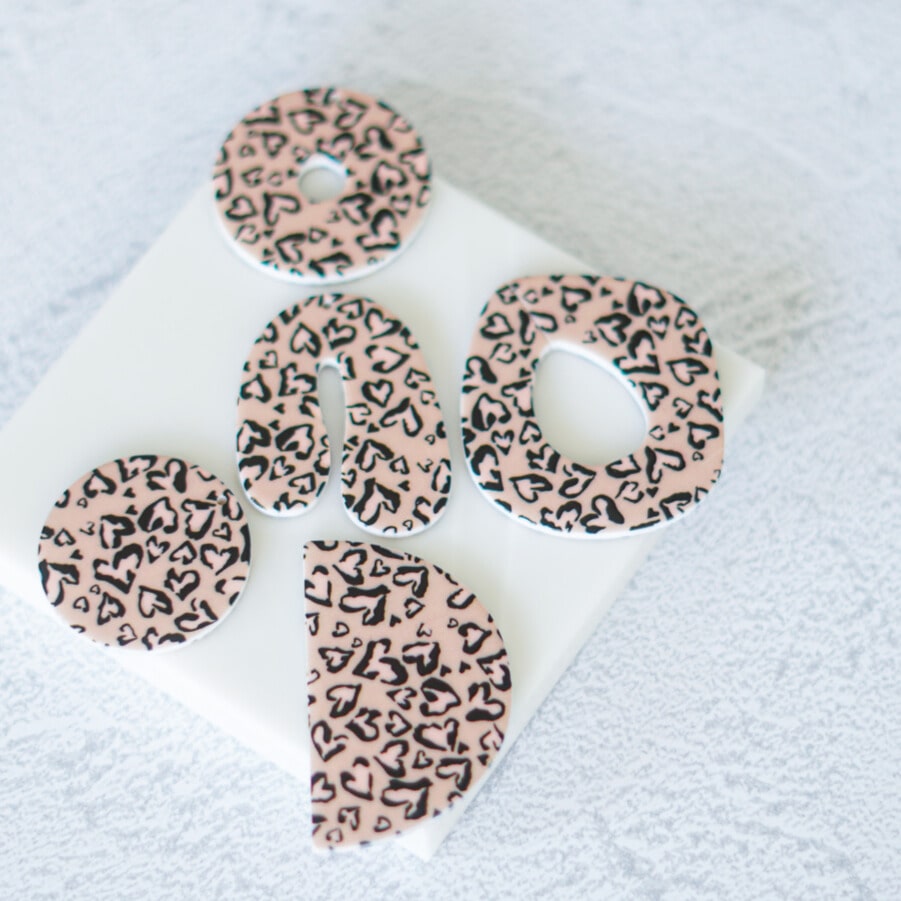 商品情報INFO*弊社取り扱い品はインポート品になりますので、印刷のズレ・バリ・摩擦による小傷が生じてしまいます完璧をお求めのお客様、神経質なお客様のご購入はご遠慮くださいますようお願い申上げます*宅急便等での発送時、荷物受取を行っていただ...