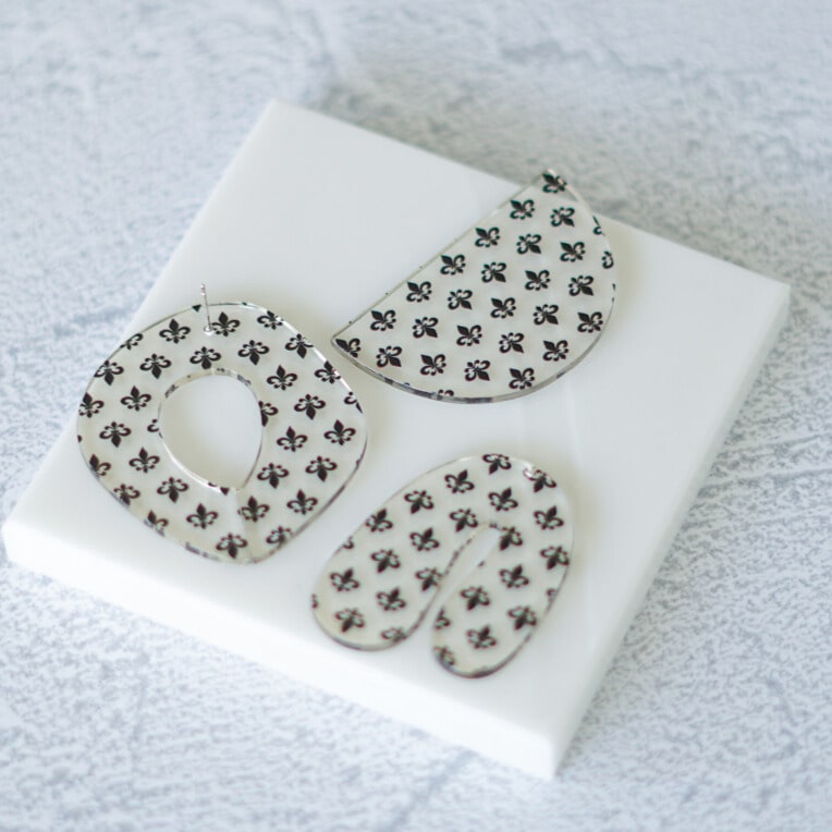 商品情報INFO*弊社取り扱い品はインポート品になりますので、印刷のズレ・バリ・摩擦による小傷が生じてしまいます完璧をお求めのお客様、神経質なお客様のご購入はご遠慮くださいますようお願い申上げます*宅急便等での発送時、荷物受取を行っていただ...