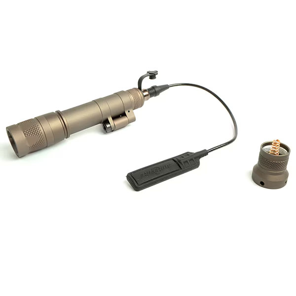 メーカー希望小売価格はメーカーサイトに基づいて掲載しています米国SUREFIRE社M640V DFを再現したSOTAC製フラッシュライトで、可視光とIR（赤外線）照射を切り替えて使用できるタクティカル仕様のウェポンライトです。高出力LEDに...