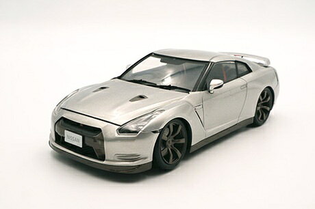メーカー希望小売価格はメーカーサイトに基づいて掲載していますNISSAN GT-Rを1/24スケールで再現。パーツ構成を抑え、組み立てやすさにも配慮した設計です。ディスクブレーキとキャリパーを別パーツ化し、足回りを立体的に再現しています。ホ...