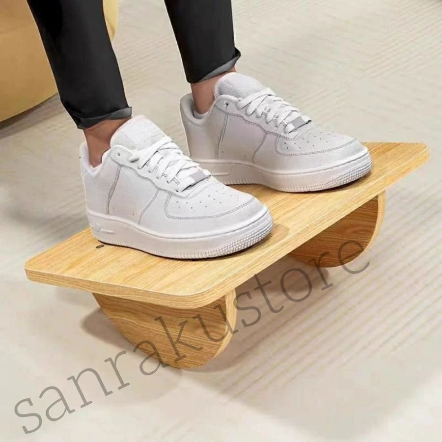 商品サイズ長さ30cmx幅40cm x高さ14cm、重さ：約1600g座ったままでのトレーニングも可能立って使うだけでなく、椅子に座りながらでも体幹トレーニングができるため、座っている時でも効率的に運動できます。多用途で使いやすい手に取ると...