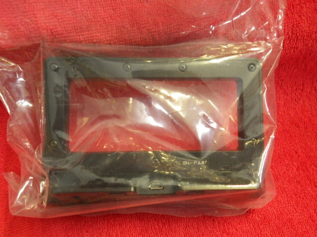 こちらの商品は、別途60サイズ送料がかかります。 新品未使用品ですが、箱には電子タグを外した際のパッケージ破れ・汚れがあります。ご了承ください。 保証期間は商品到着後一週間です。