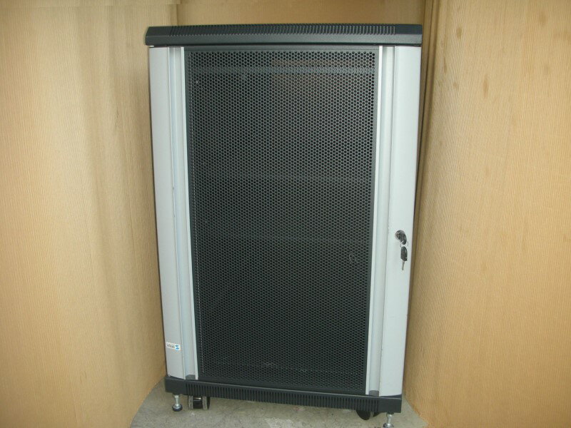 ◆商品情報◆ 商品名／型番 サンワサプライ・SANWA コンパクト19インチ 18U サーバーラック CP-SVC18UN 実 装内容 ・2 × 固定棚 ・1 × スライド棚 ・キャ スタ 収納部底面棚は未固定で す。 上面Cooling ...