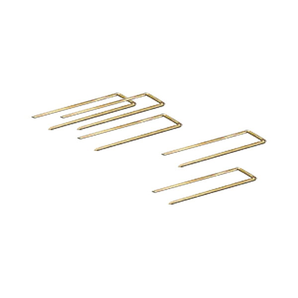 商品本体サイズ：幅53mm(内々)×120mm商品重量：3.5kg/組グランドのラインテープを固定するU字型の杭。スチール(クロメートメッキ仕上)日本ラインテープ30〜50mm用U字固定杭学校体育 器具 施設 グランド トラック コート 球...