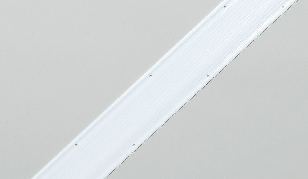 商品本体サイズ：幅50mm×厚さ1.4mm×長さ150m商品重量：7.8kg球技コート用ラインテープ。低密度ポリエチレンテープは引張強度に優れ、燃やしても有害な物質が発生しない環境対応テープ。伸びにくい素材で、施工性・メンテナンス性にも優れ...