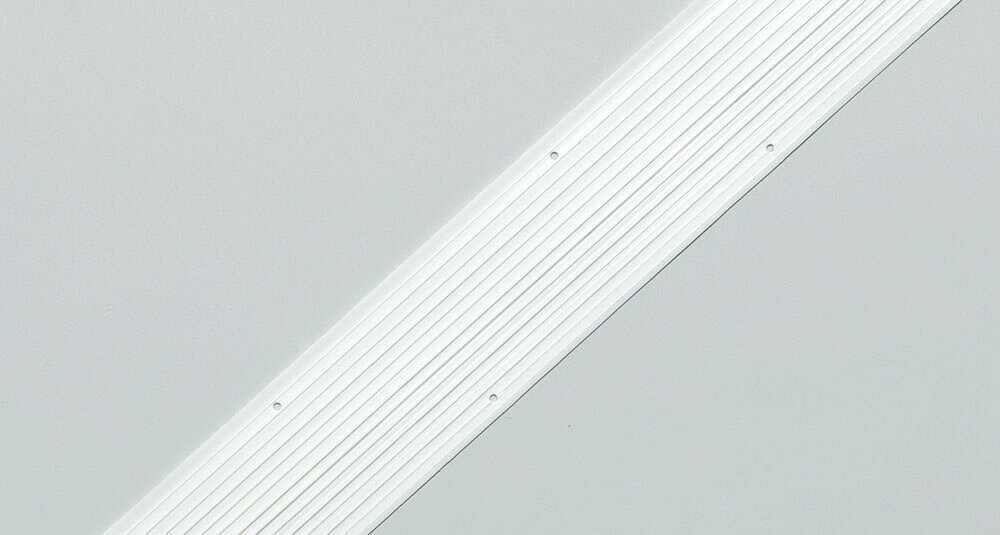 商品本体サイズ：幅50mm×厚さ1mm×50m商品重量：3.6kg球技コート用ラインテープ。グラスファイバー繊維入り強化テープ。表面スリップ止加工済み。裏面コートとのズレを抑えるグリップ加工済み。PVC(グラスファイバー繊維入)日本球技コー...