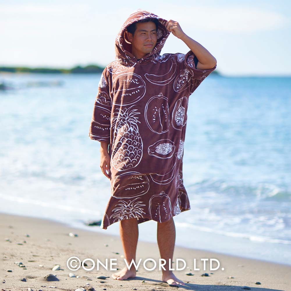 【 MICRO FIBER PONCHO｜マイクロファイバーポンチョ】柔らかな肌触りで体を優しく包み込むサーフポンチョは、サーフィンや海水浴、プールなどのウォーターアクティビティでの着替えや防寒対策に欠かせません。その快適さと便利さから、さ...
