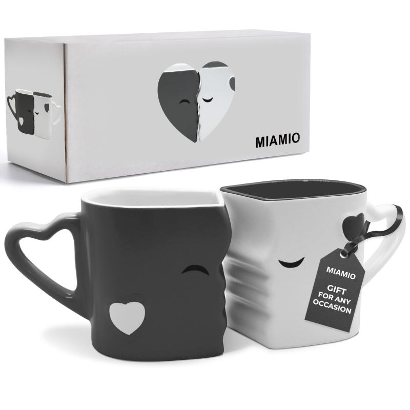 MIAMIO – コーヒー マグカップ/ギフト用の箱入りのキスをしているコーヒーカップ高品質 - カップセットは高品質のセラミック製です。 ✔カップと、特にカップの取っ手はとても丈夫で壊れにくいので、末永くお使いいただきます。ギフトとしての...