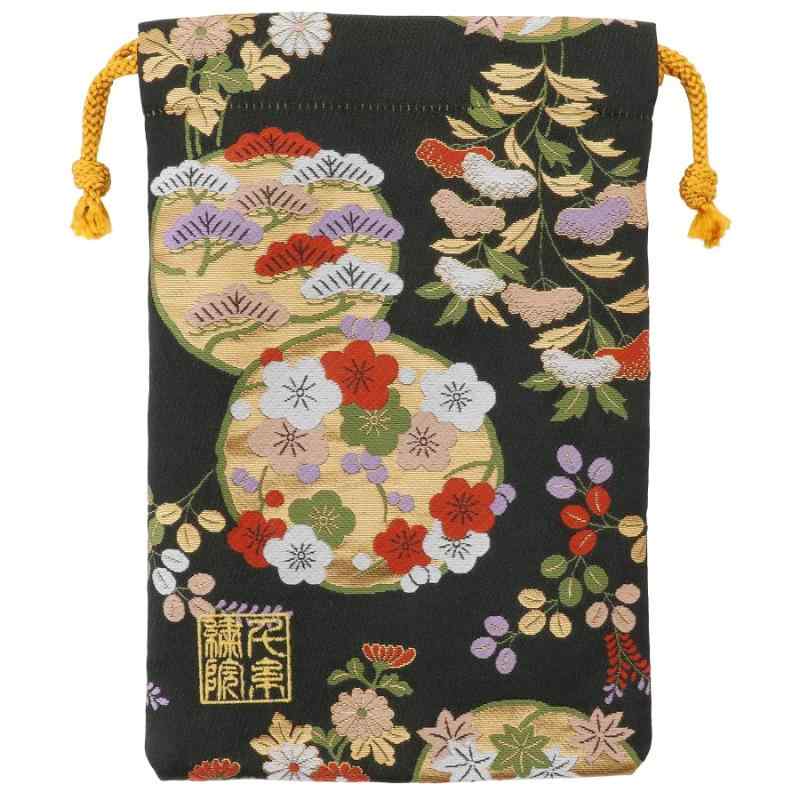 千糸繍院 西陣織 金襴 巾着袋（裏地付き） 黒秋月夜 中サイズ京都・西陣織の金襴生地で仕上げた当店オリジナルの巾着袋（裏地付き）です。前面左下に当店ロゴ古印文字の刺繍を施しており、職人が1枚1枚丁寧に仕上げています。御朱印帳や和製小物の収納...