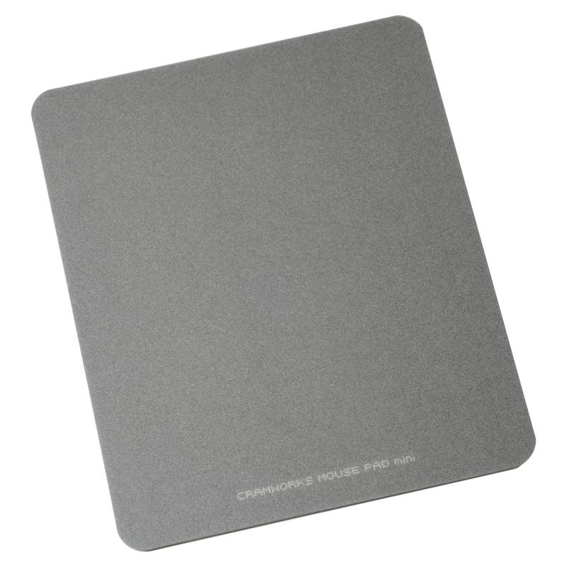 クラムワークス 精密操作 マウスパッド ミニ 樹脂製 150×180mm 【布製を超える安定認識】 CRAMPAD-mini光学式マウスによる精密な操作を実現するマウスパッドです。 独自の微細ドットパターン (拡大写真を参照) がマウスセン...