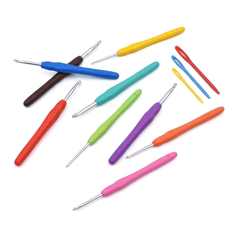 WALWAL かぎ針セット 9本組 2.0mm〜6.0mm 人間工学グリップ アルミ編み針 縫い針付き 初心者向けスターターキット 手芸用品セット人間工学に基づいた快適グリップ：柔らかいハンドル設計でしっかりと握れ、長時間でも快適に使用でき...