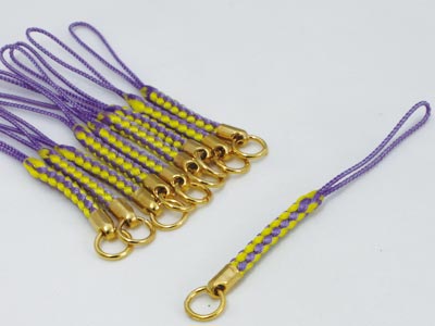 サイズ 全長約80mm 材　質 レーヨン（人絹）紐、真鍮 商品説明 丸カンは線径1.2mm、外径8mm、メッキは本金です。 ※根付紐は水に弱いものとなります。（接合部分が取れてしまいます）水に濡らさないようにご使用ください。 ※商品と画像で...