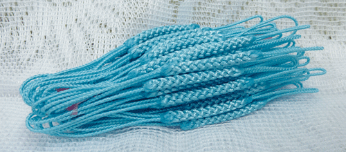 サイズ 全長約90mm 材　質 レーヨン（人絹）紐 商品説明 約35mm（長輪）×32mm×23mm（短輪）の長さです。（1本ずつ手作りのため多少の誤差がございます） ※根付紐は水に弱いものとなります。（接合部分が取れてしまいます）水に濡ら...