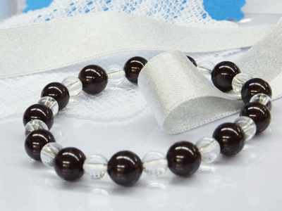 サイズ S(約15cm〜16cm） M(約17cm〜18cm） L(約19cm〜20cm） 材　質 天然石、ポリウレタン紐 商品説明 天然石パワーストーン。 天然石に多少の色、大きさのばらつきがあります。 おねがい 天然石の効果・効能・意味...